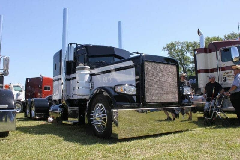 The Classic 379 Peterbilt Photo Collection You Have To See!