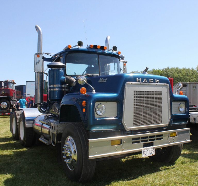 A Collection Of Old School Mack Truck Pictures You Shouldn't Miss!