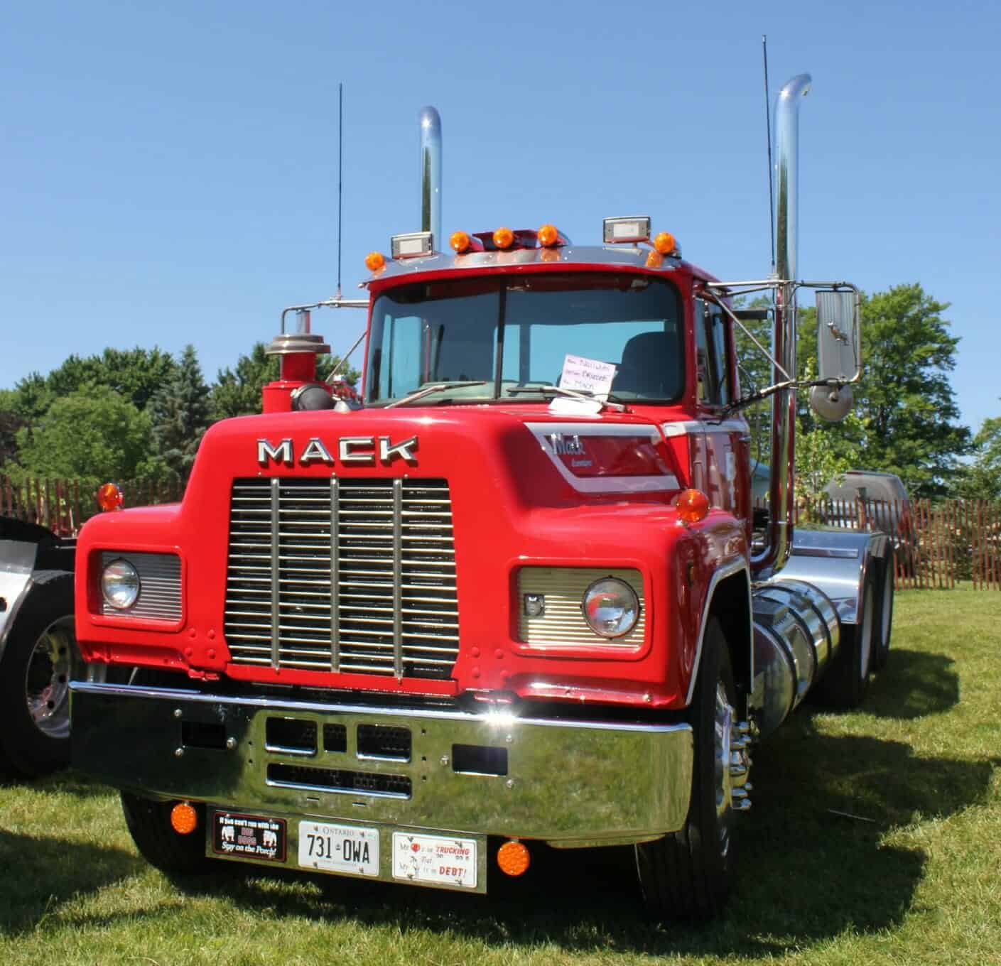 22 Penting Red Mack Truck 22 Penting Red Mack Truck