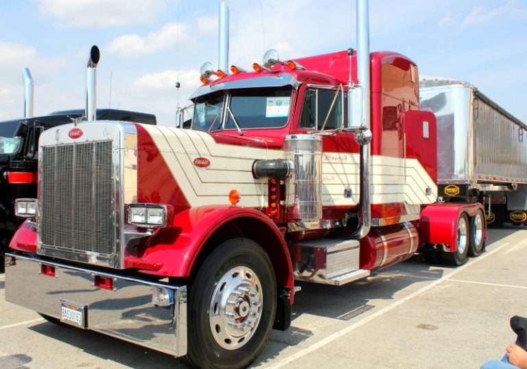 5 Reasons Truckers Love the Classic 359 Peterbilt Truck