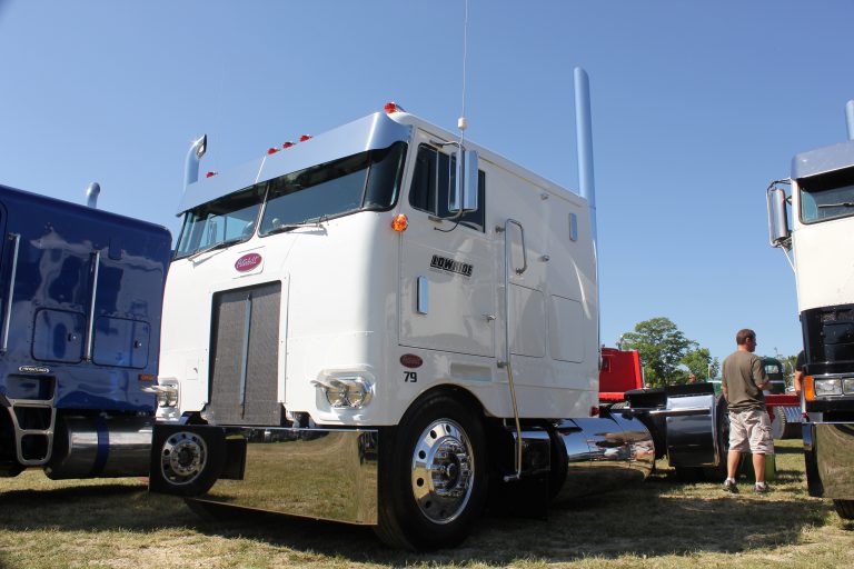 Cabover Trucks vs Conventionals: Will Cabovers Make a Comeback?