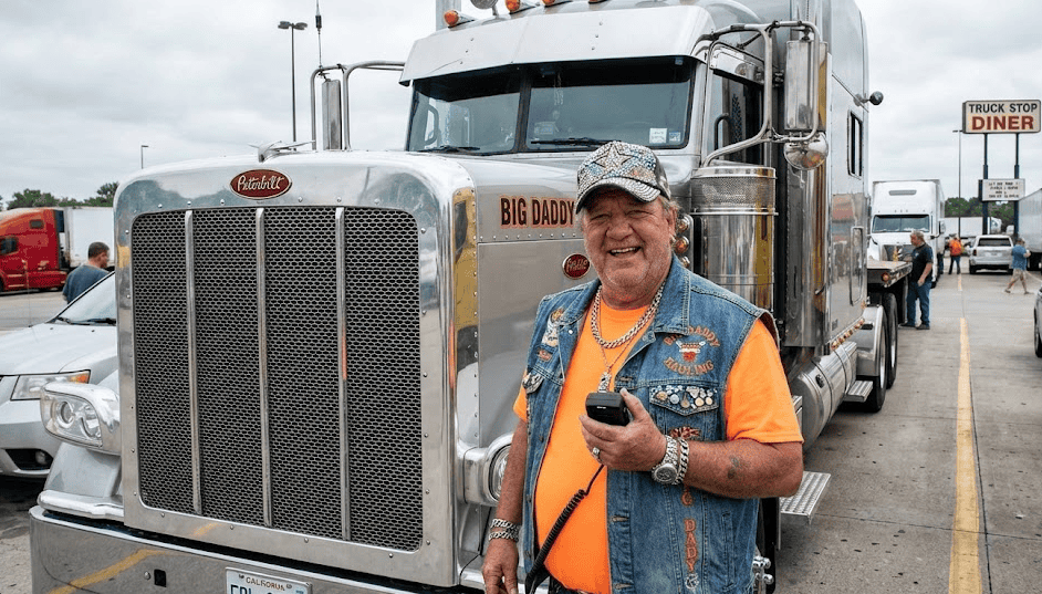 11 Fast + Sure Fire Ways You Can Identify a Super Trucker!