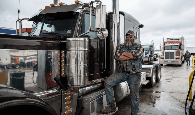 11 Fast + Sure Fire Ways You Can Identify a Super Trucker!